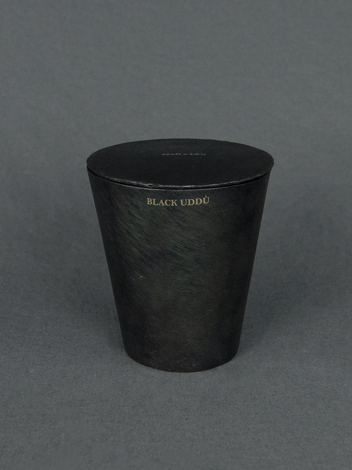 MAD et LEN - Black Uddu Bougie Vestimentale Duftkerze 450g | BFORM ...